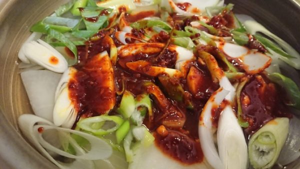 鯖と大根のコチュジャン煮。韓国人のレシピ動画も♪煮付けに使う基本調味料 | カライチ