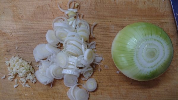 豚キムチチャーハンの簡単レシピ。コチュジャンでピリ辛UP★目玉焼きと海苔 | カライチ